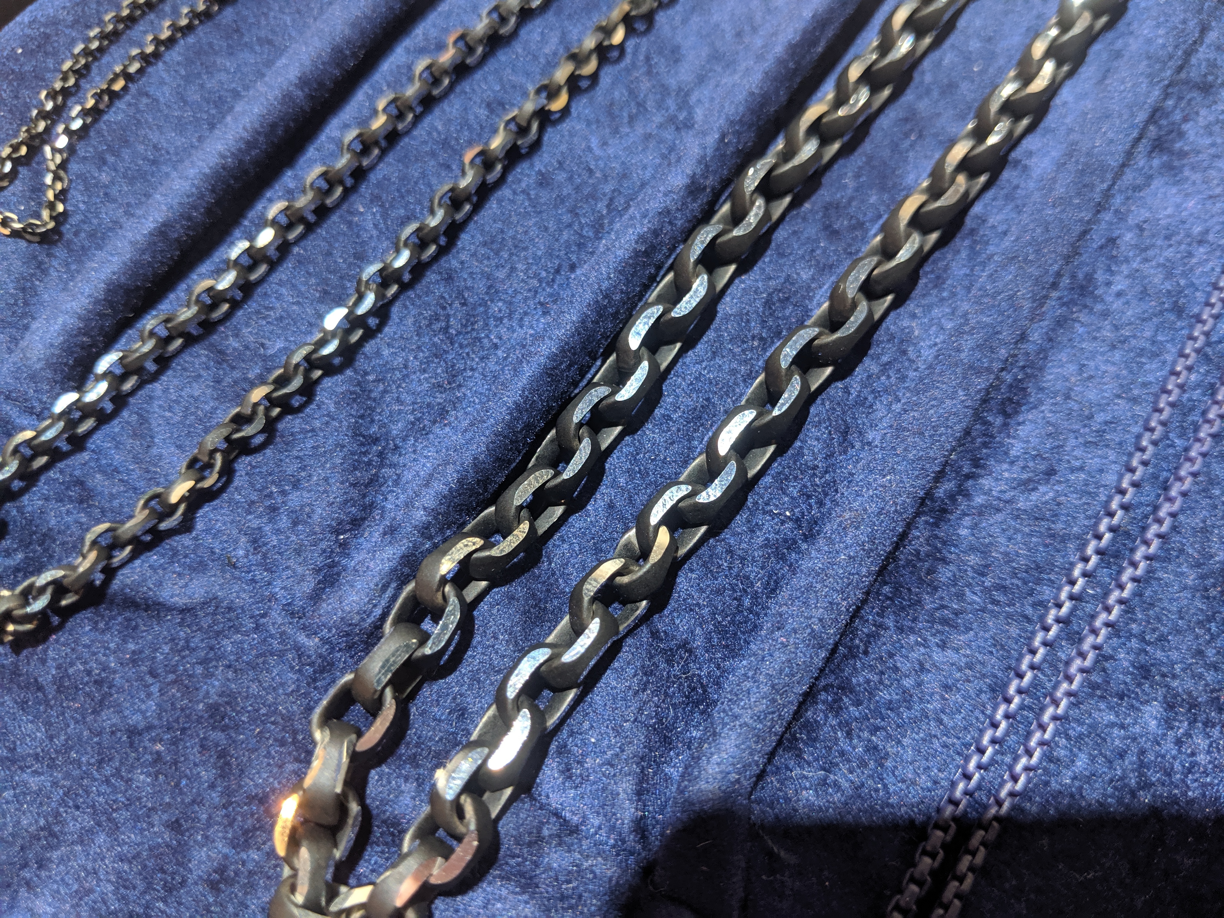Colored Chains and Necklaces – All the Rage this Year » Blog » Custom ...